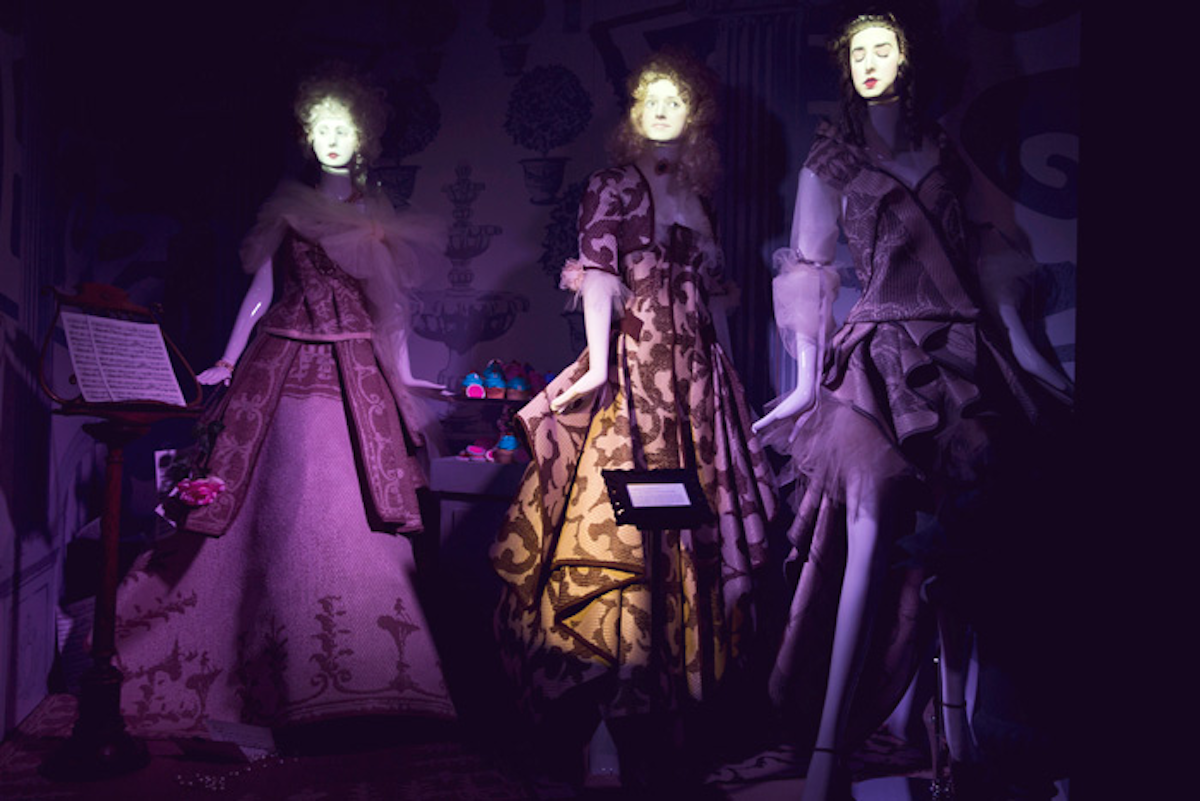 Talking Mannequins Guide Guests Through Interior Design Show | BizBash